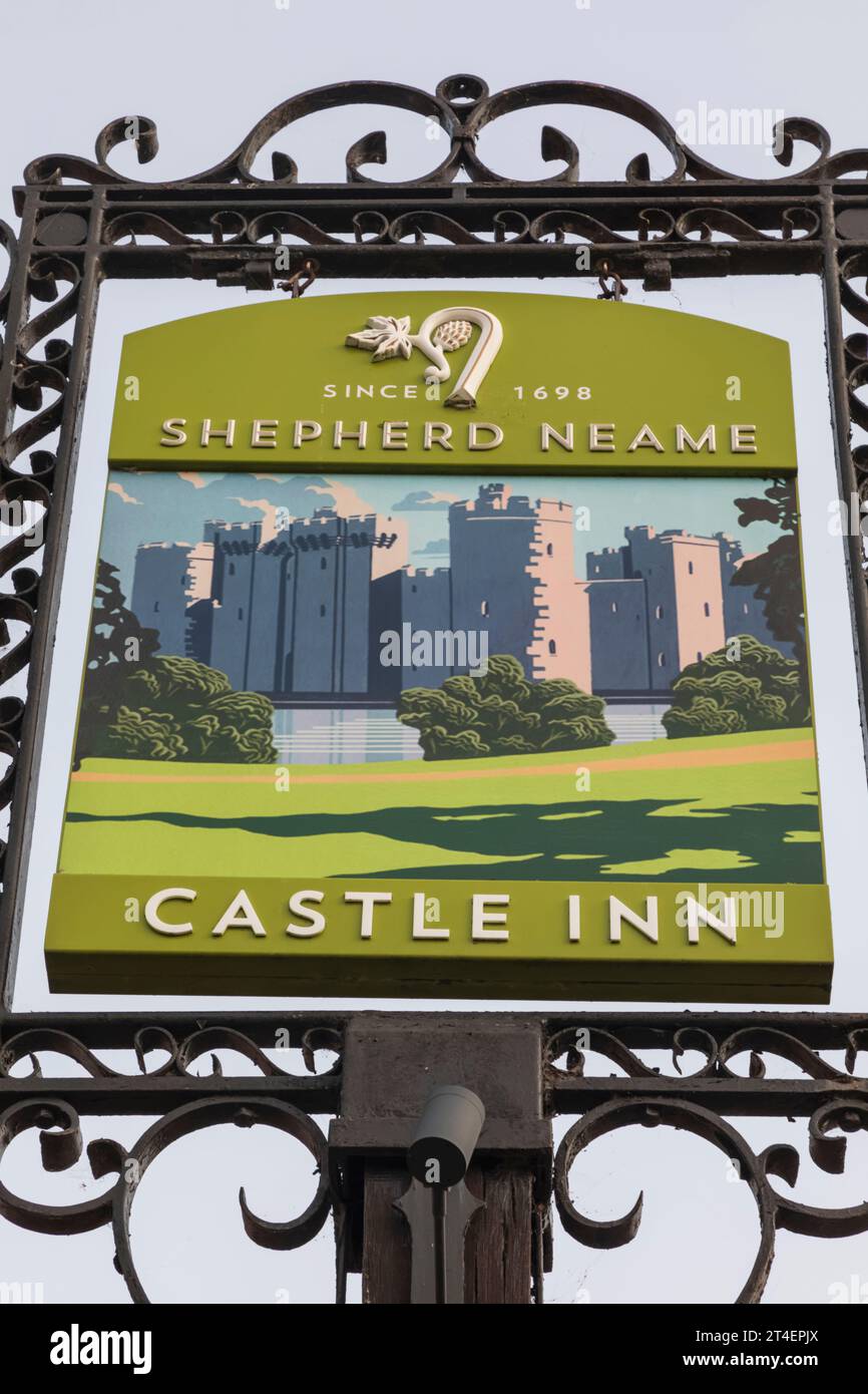 England, Kent, Bodiam, The Castle Inn Pub Sign Stock Photo - Alamy