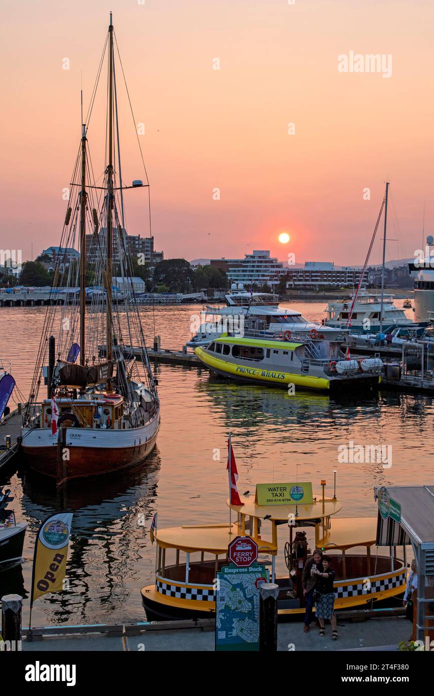 Victorias inner harbour hi-res stock photography and images - Alamy