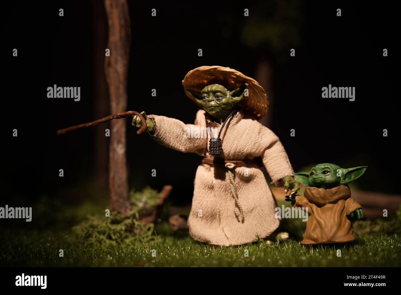 Baby yoda hi-res stock photography and images - Alamy