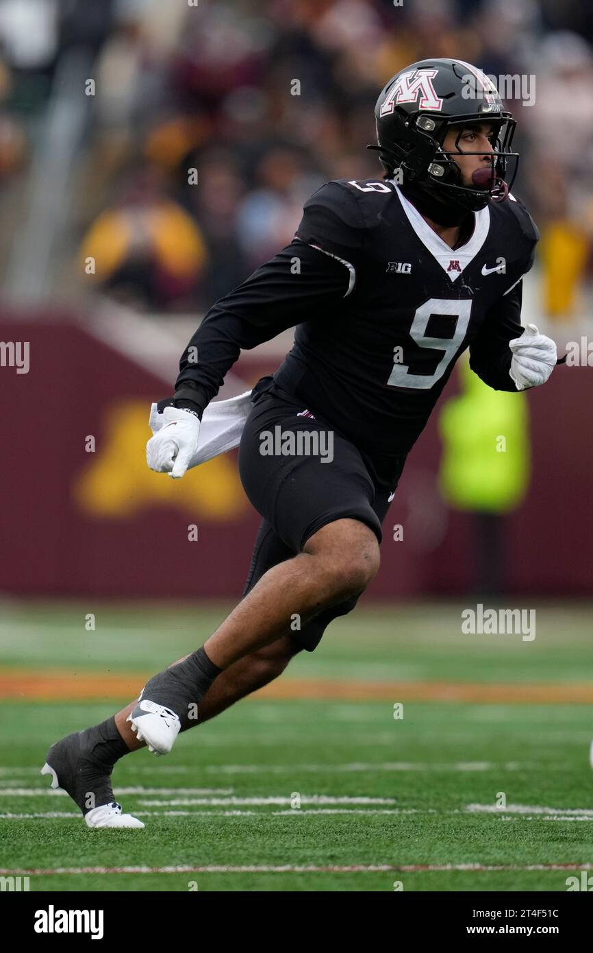 Minnesota linebacker Devon Williams (9) in action during the first half ...