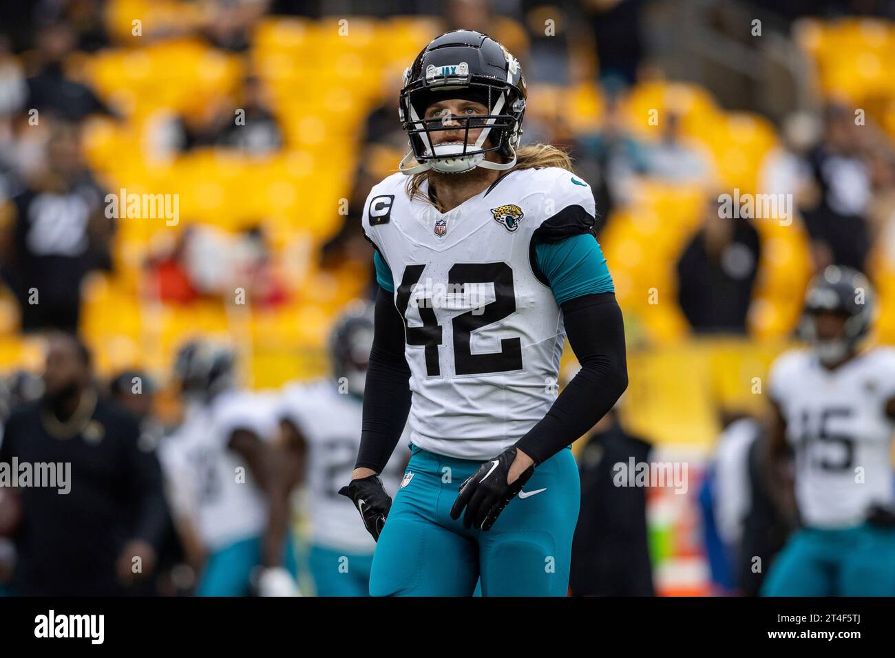 Jacksonville Jaguars safety Andrew Wingard (42) warms up before an NFL ...