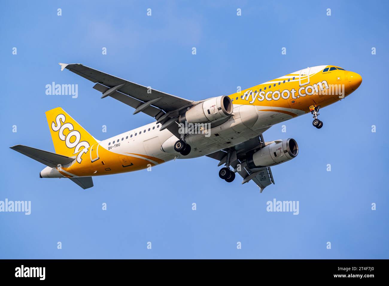 Scoot Airbus A320-200 on a sunny day landing at Singapore Changi ...