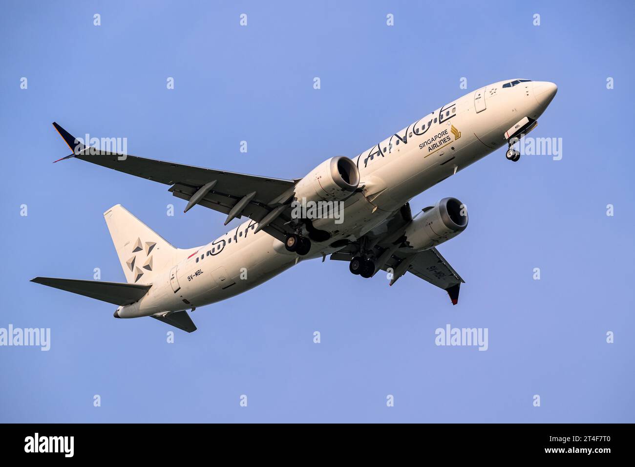 Singapore Airlines Boeing 737 MAX 8 in the Star Alliance Livery on a ...
