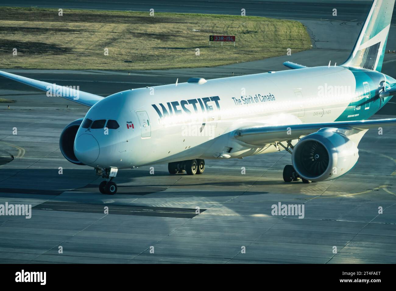Airplane taxiing at Pearson International Airport in Toronto, Canada ...