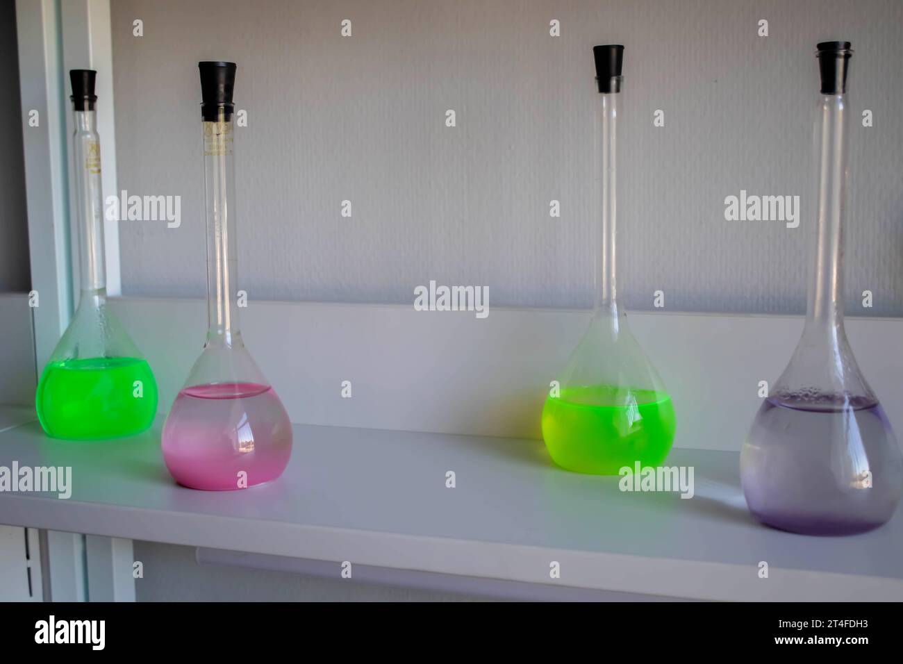 Chemical elements magnifying glass hi-res stock photography and images ...