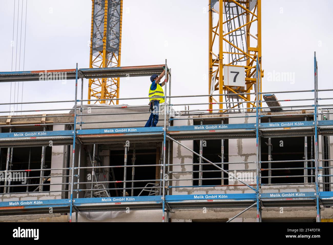 Major construction site, in Düsseldorf, condominium construction, shell construction ...