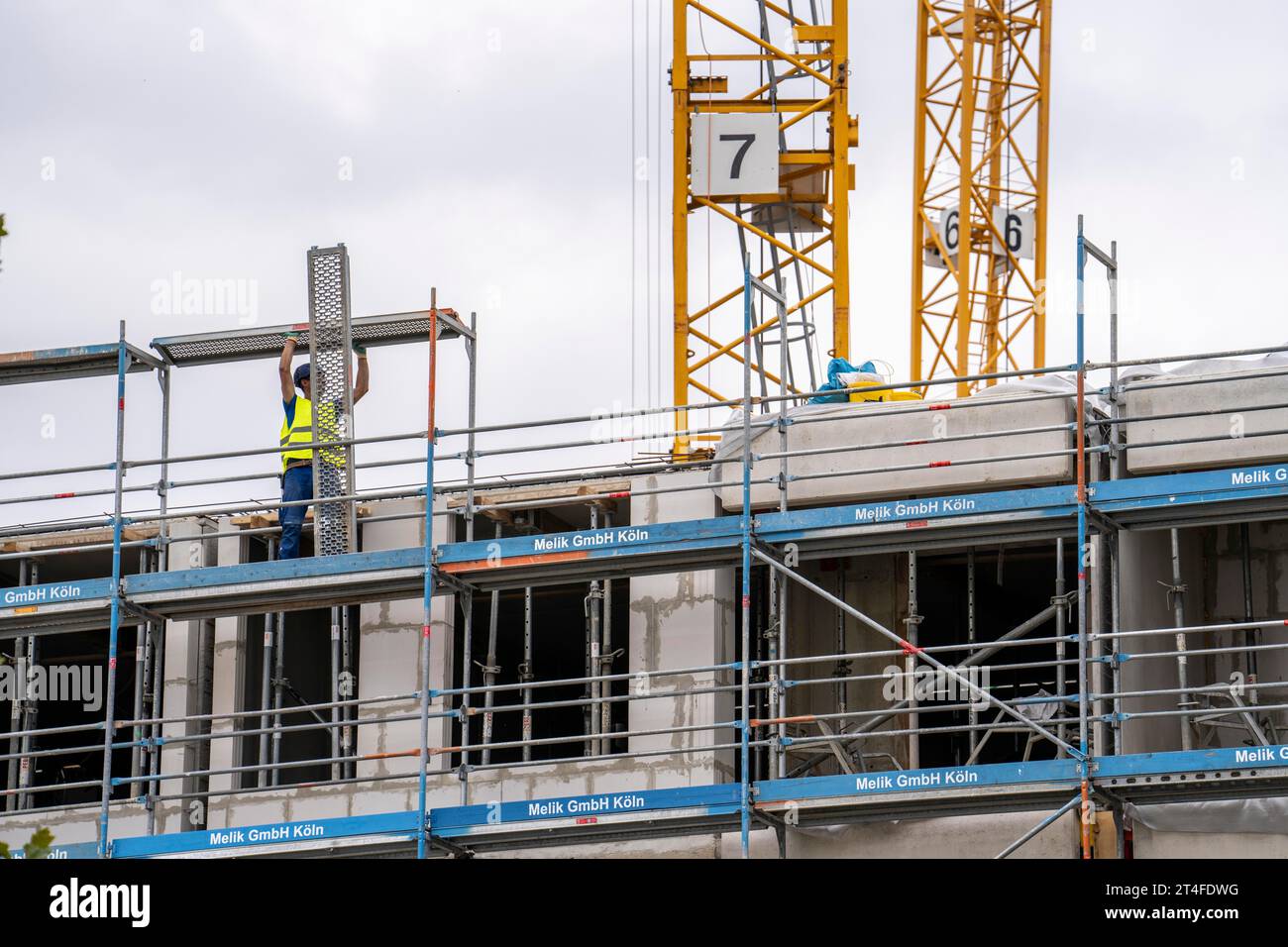 Major construction site, in Düsseldorf, condominium construction, shell construction ...