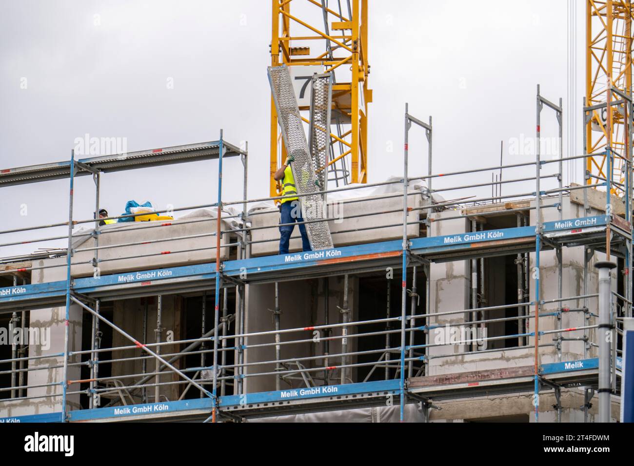 Major construction site, in Düsseldorf, condominium construction, shell construction ...