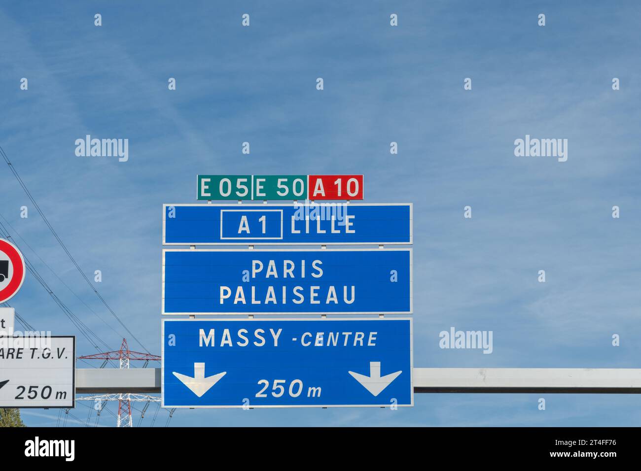 Highway road signs Paris, driving in heavy traffic on ring road of ...
