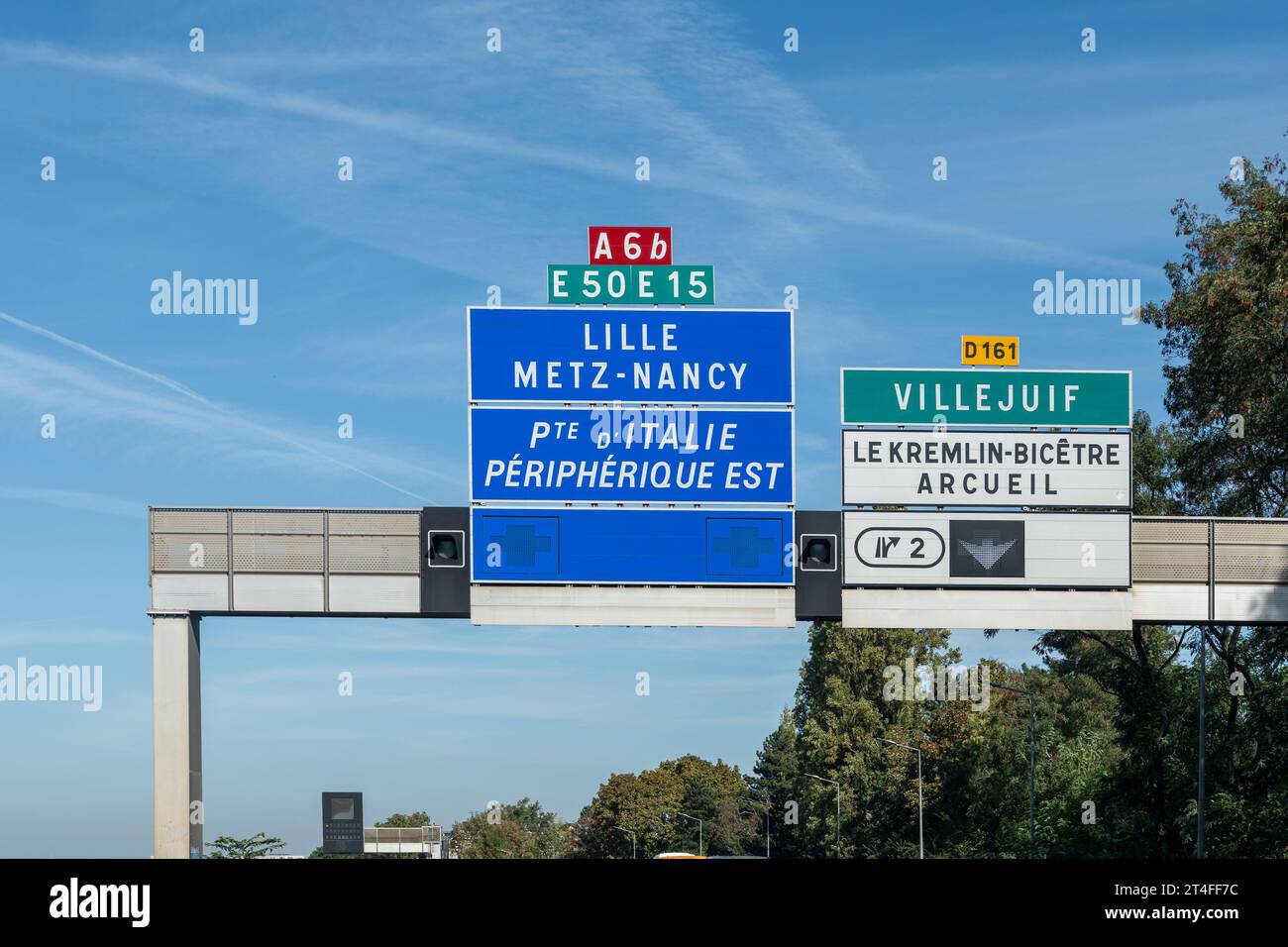 Highway road signs Paris, driving in heavy traffic on ring road of ...
