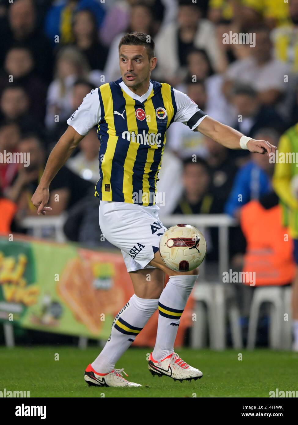 ISTANBUL - Dusan Tadic of Fenerbahce SK during the Turkish Super Lig match between Fenerbahce AS ...