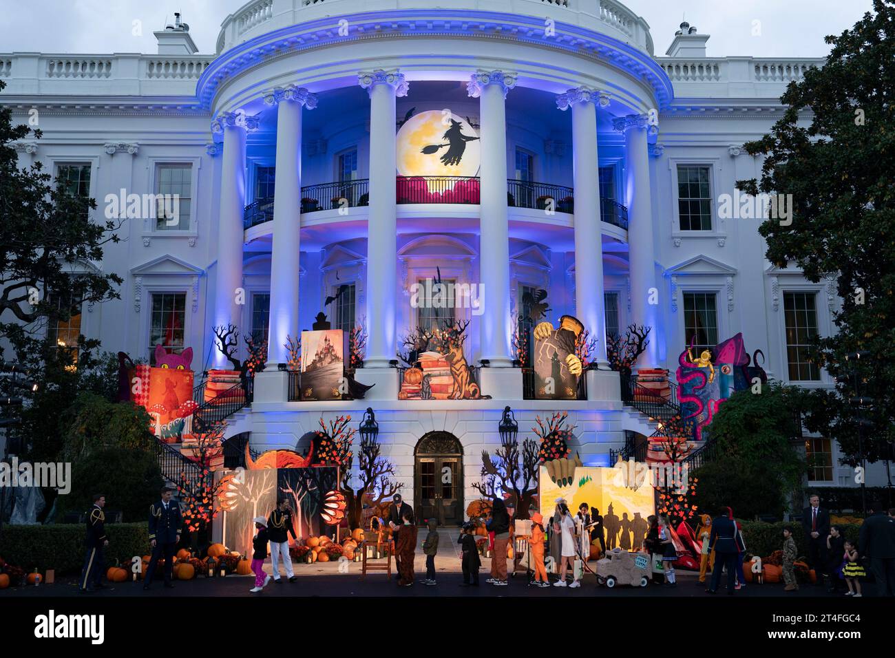 Trick treaters house decorated hi-res stock photography and images - Alamy