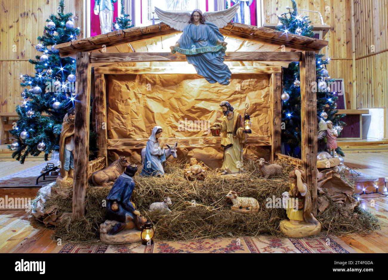 Christmas Manger scene with figurines including Jesus, Mary, Joseph ...