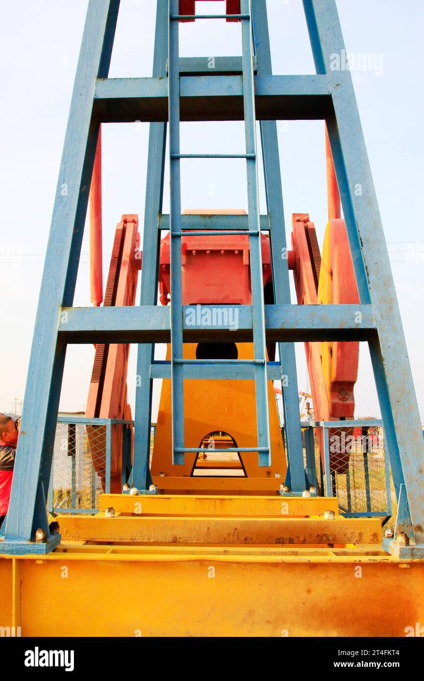 Oil pumping units hi-res stock photography and images - Alamy