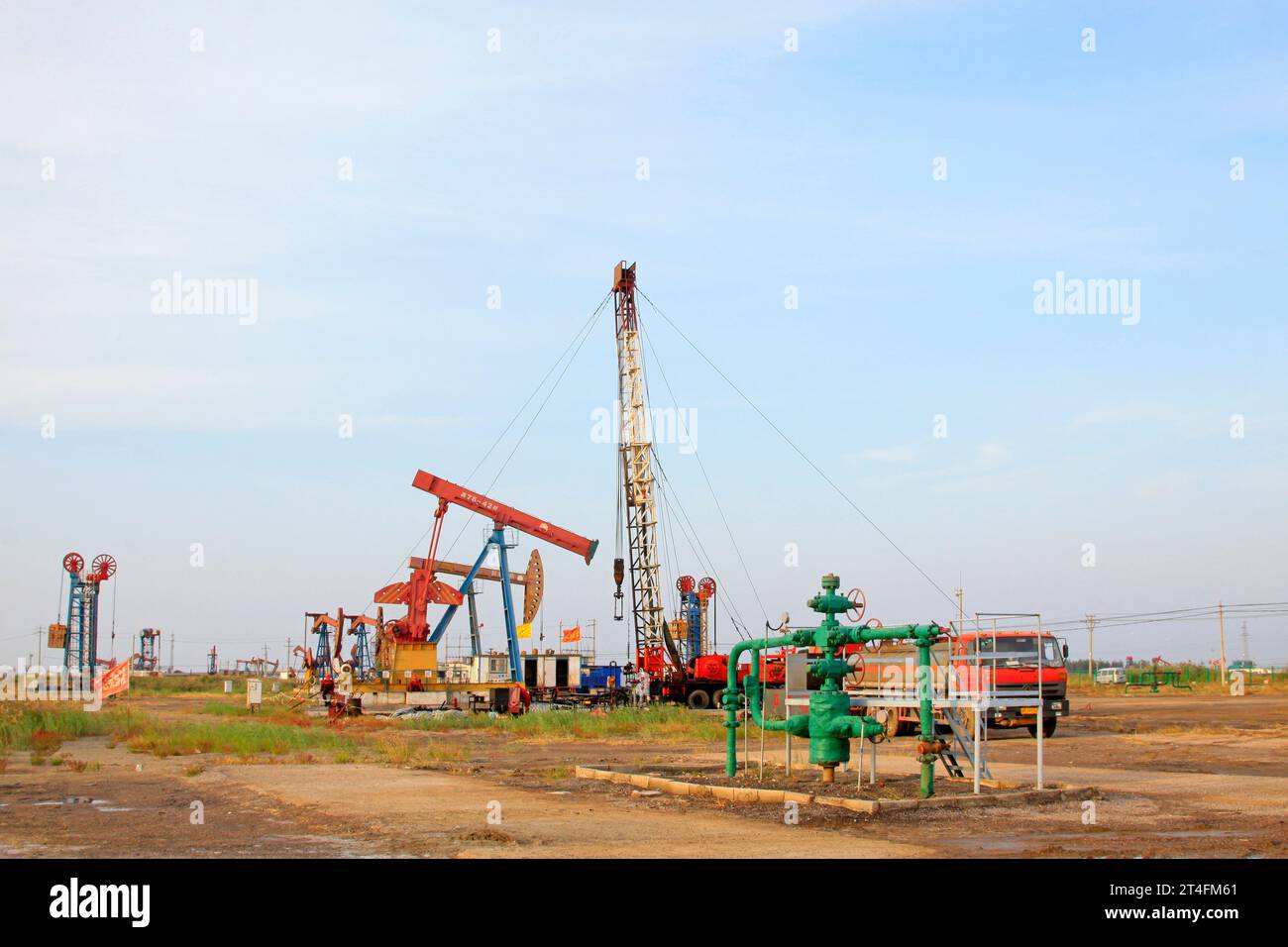 Oil drilling rig china hi-res stock photography and images - Alamy