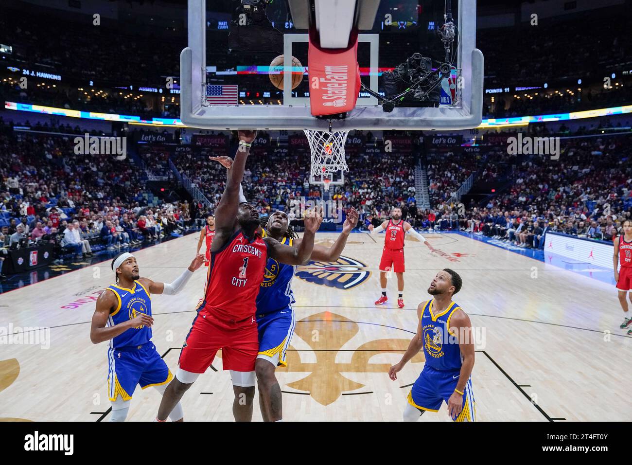 New Orleans Pelicans forward Zion Williamson (1) goes to the basket ...