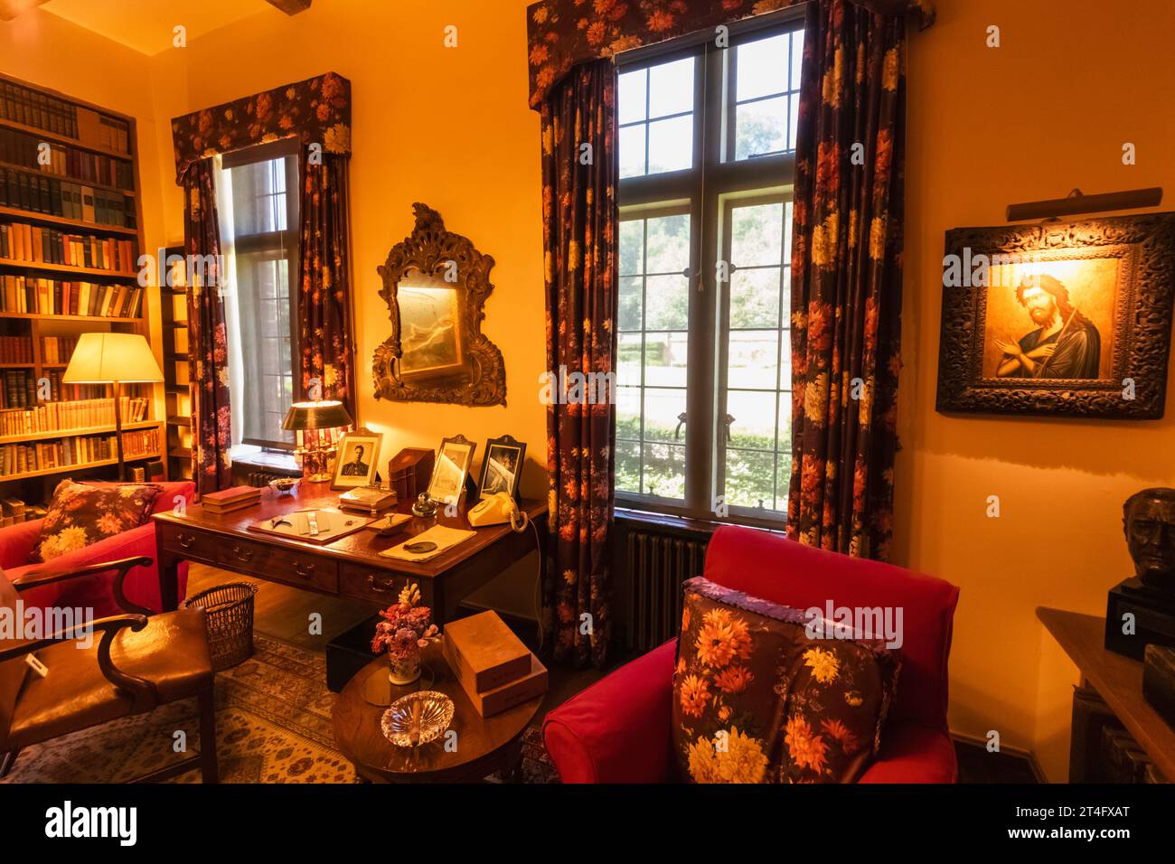 Winston churchills home hi-res stock photography and images - Alamy