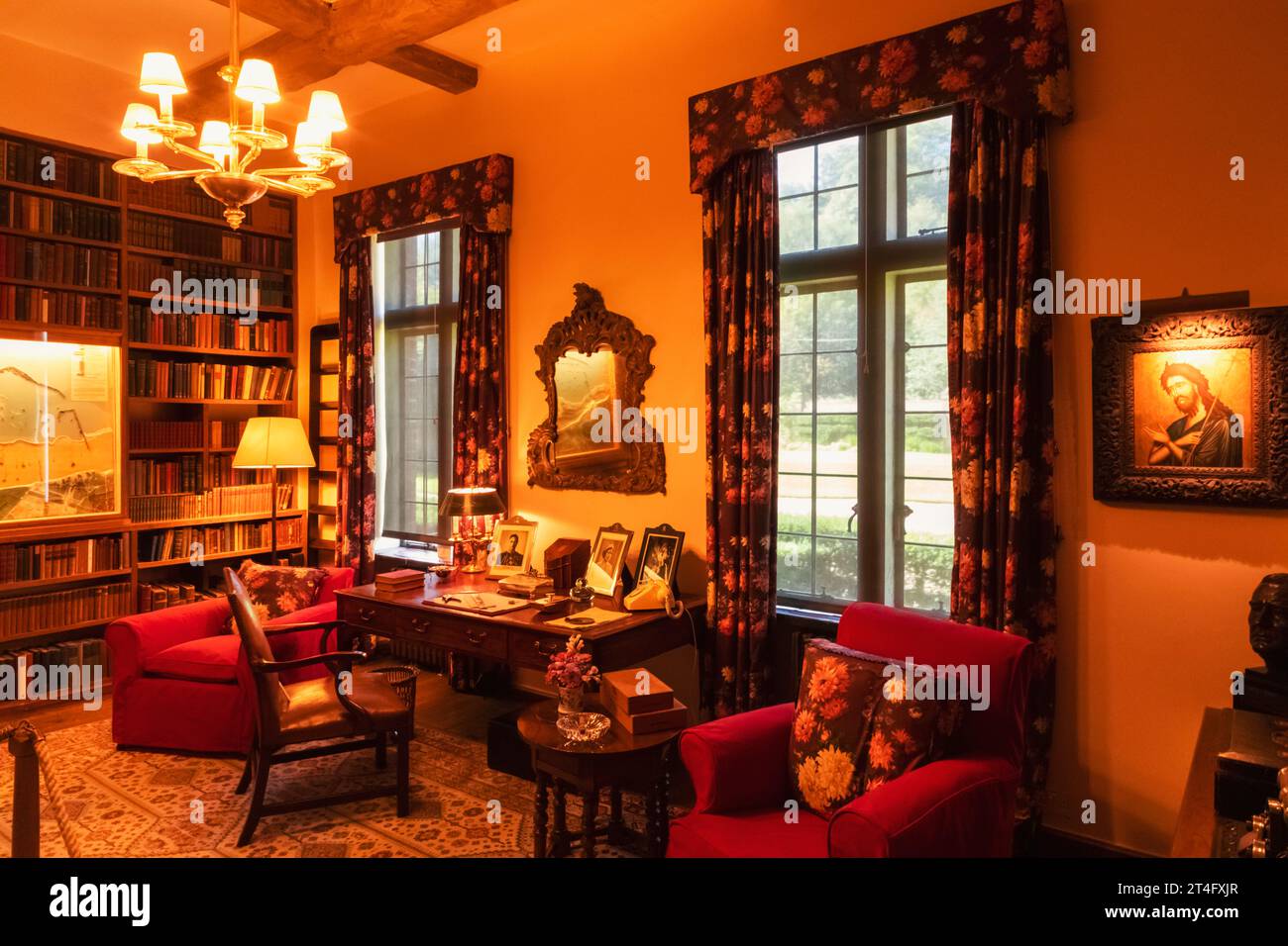 Chartwell house interior hi-res stock photography and images - Alamy