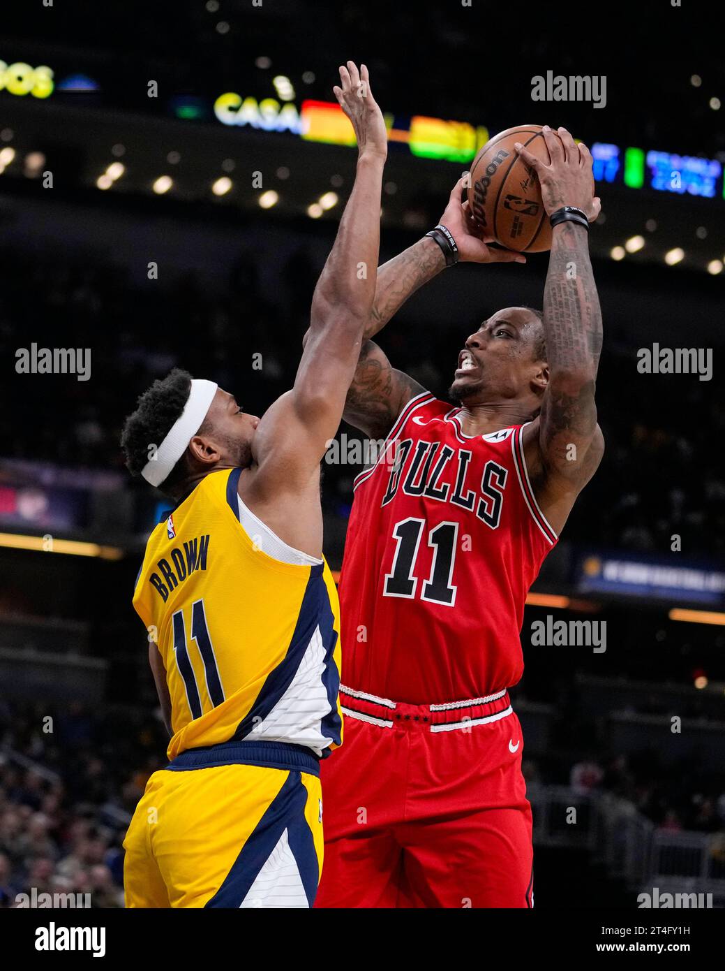 Chicago Bulls forward DeMar DeRozan (11) shoots over Indiana Pacers ...