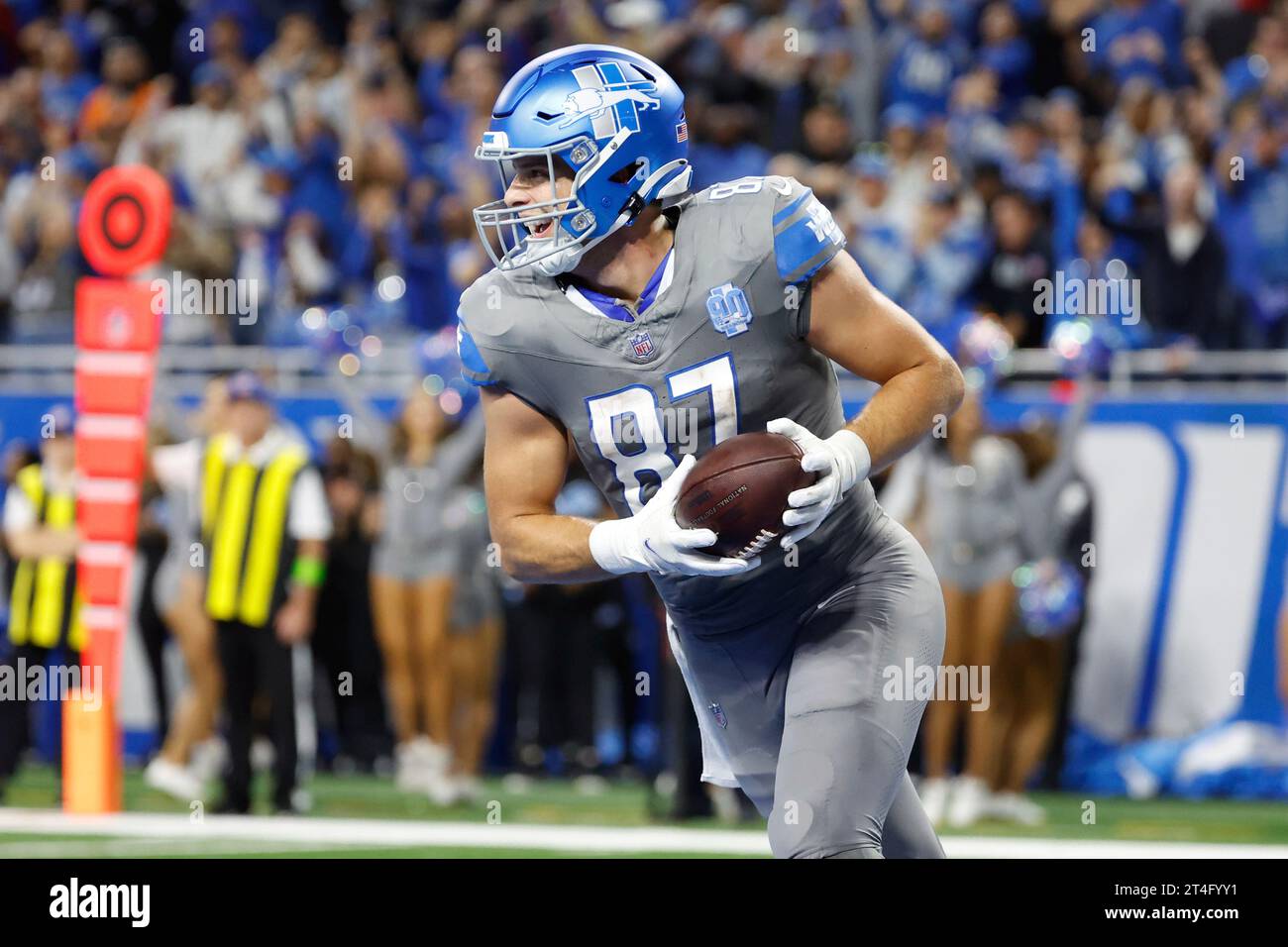 Detroit Lions tight end Sam LaPorta (87) scores a touchdown against the ...