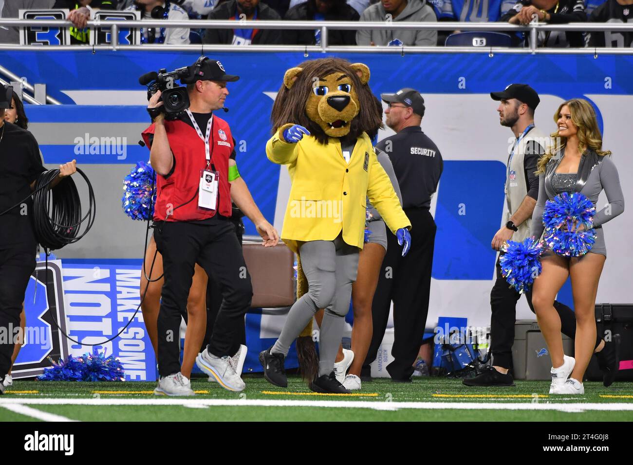 DETROIT, MI - OCTOBER 30: Detroit Lions mascot Roary weara a mock Hall ...