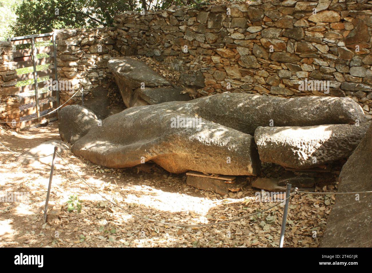 Naxos melanes kouros statue hi-res stock photography and images - Alamy