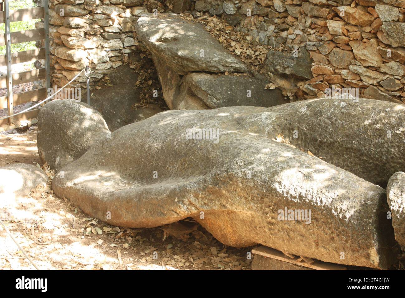 Naxos melanes kouros statue hi-res stock photography and images - Alamy