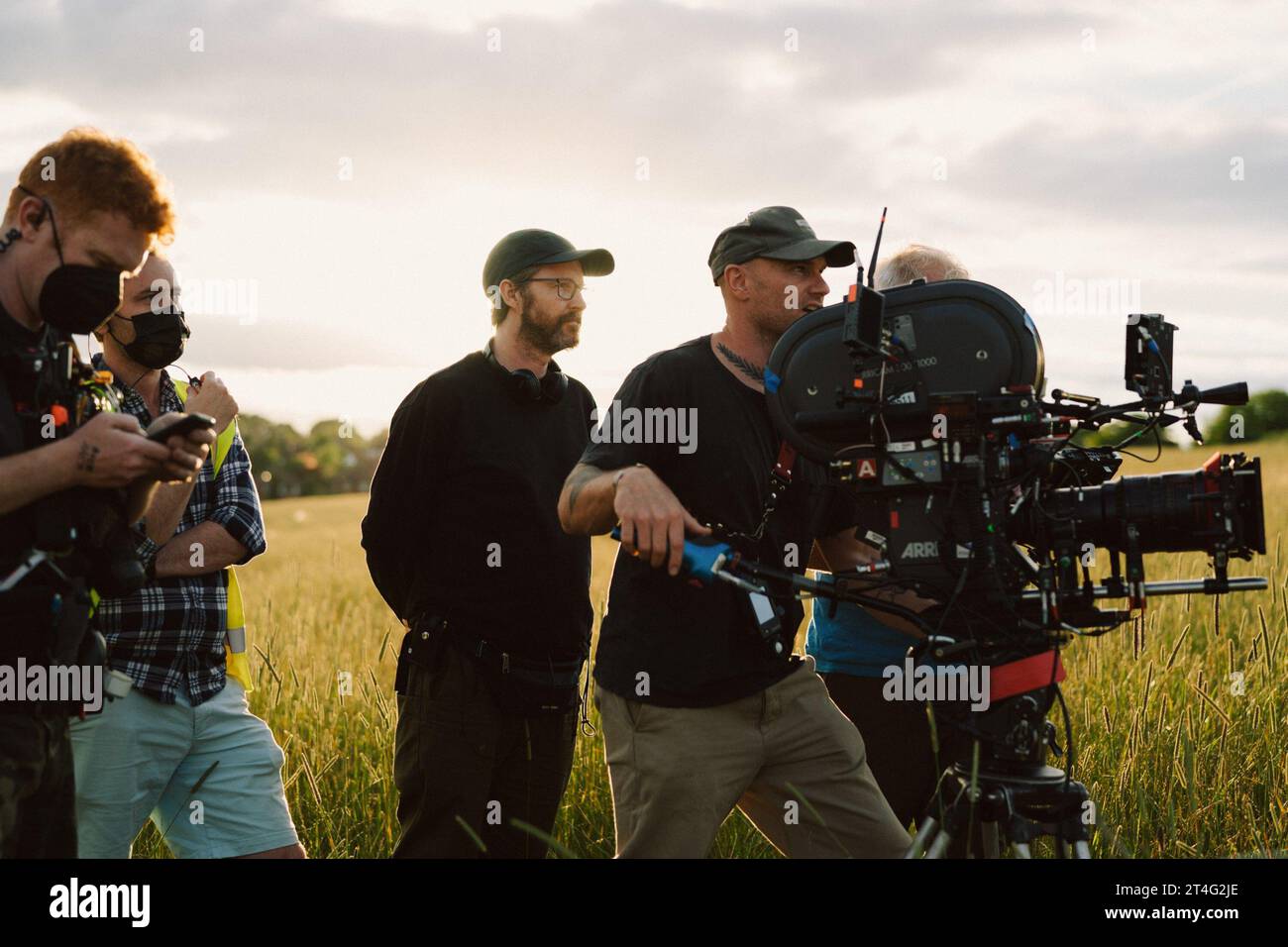ALL OF US STRANGERS, center, from left: director Andrew Haigh and ...