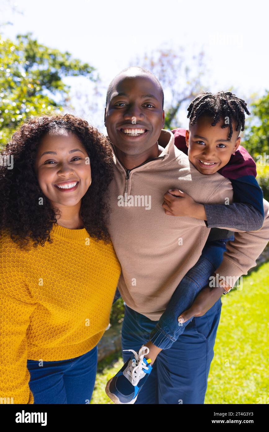 Mother father daughter portrait hi-res stock photography and images - Alamy