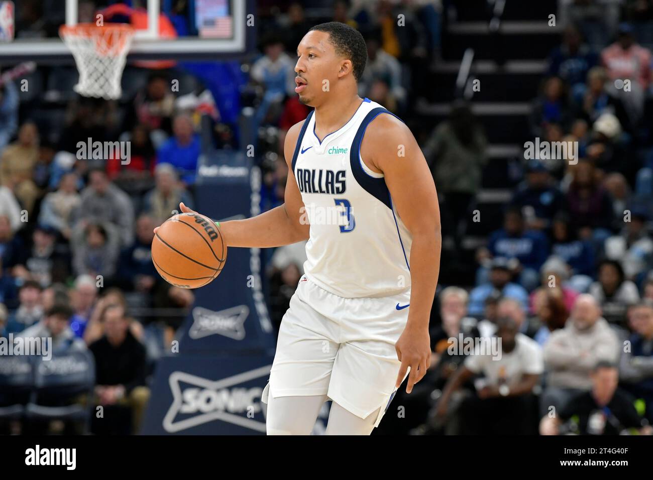Dallas Mavericks forward Grant Williams (3) handles the ball in the ...