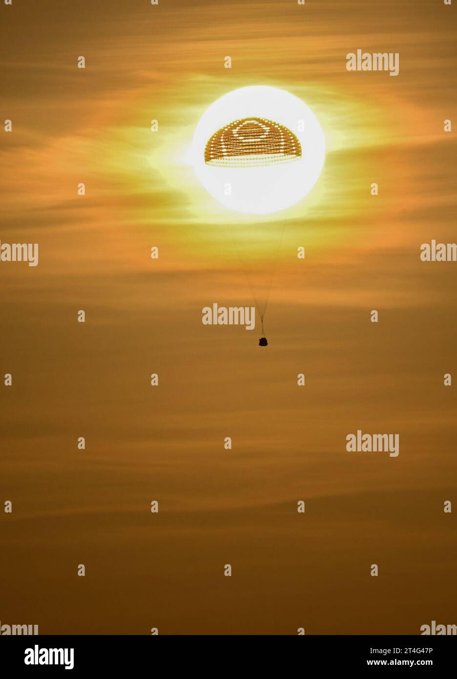 Dongfeng Landing Site. 31st Oct, 2023. The return capsule of the Shenzhou-16 manned spaceship is ...