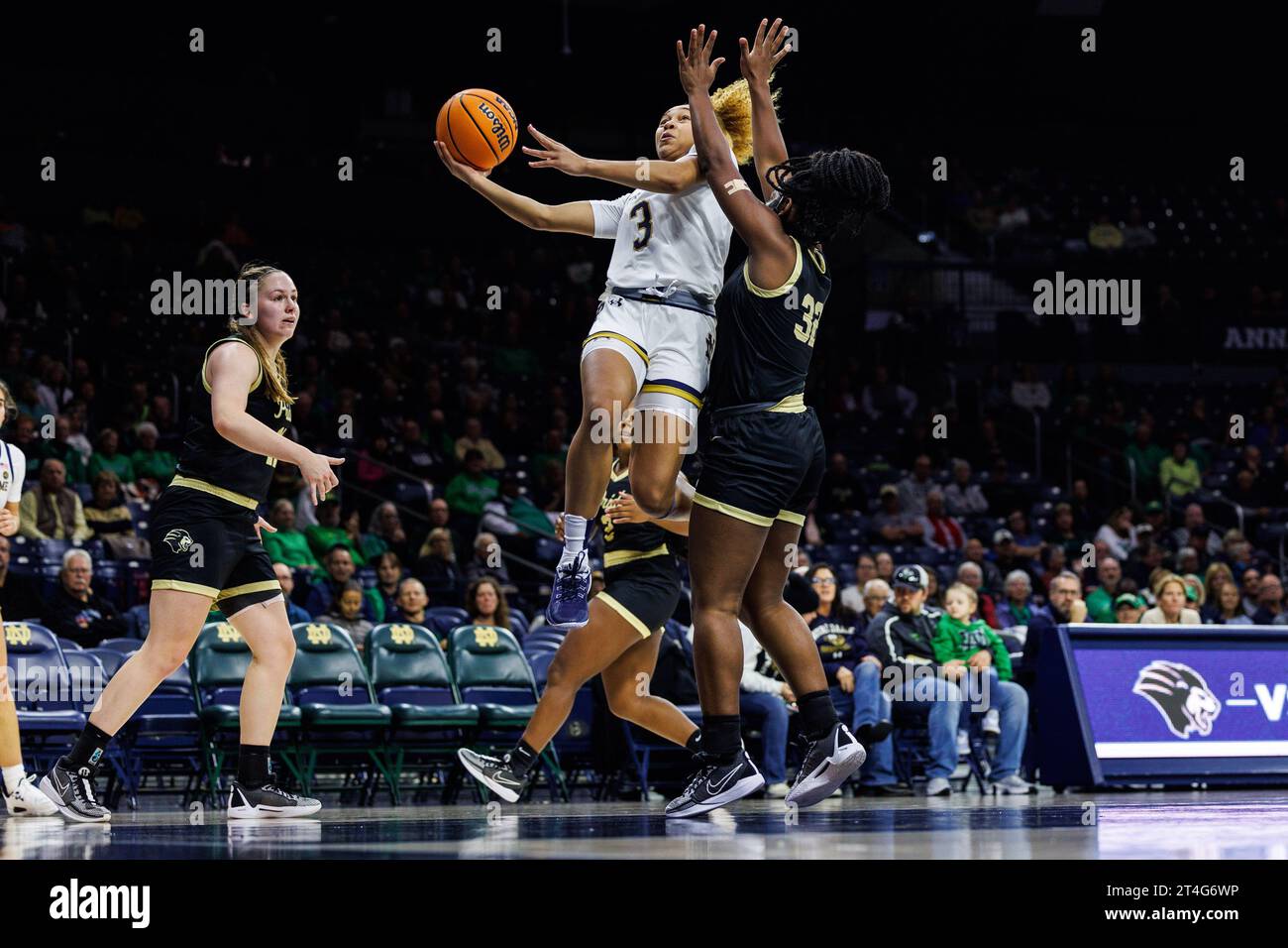 South Bend, Indiana, USA. 30th Oct, 2023. Notre Dame guard Hannah Hidalgo (3) goes up for a shot ...