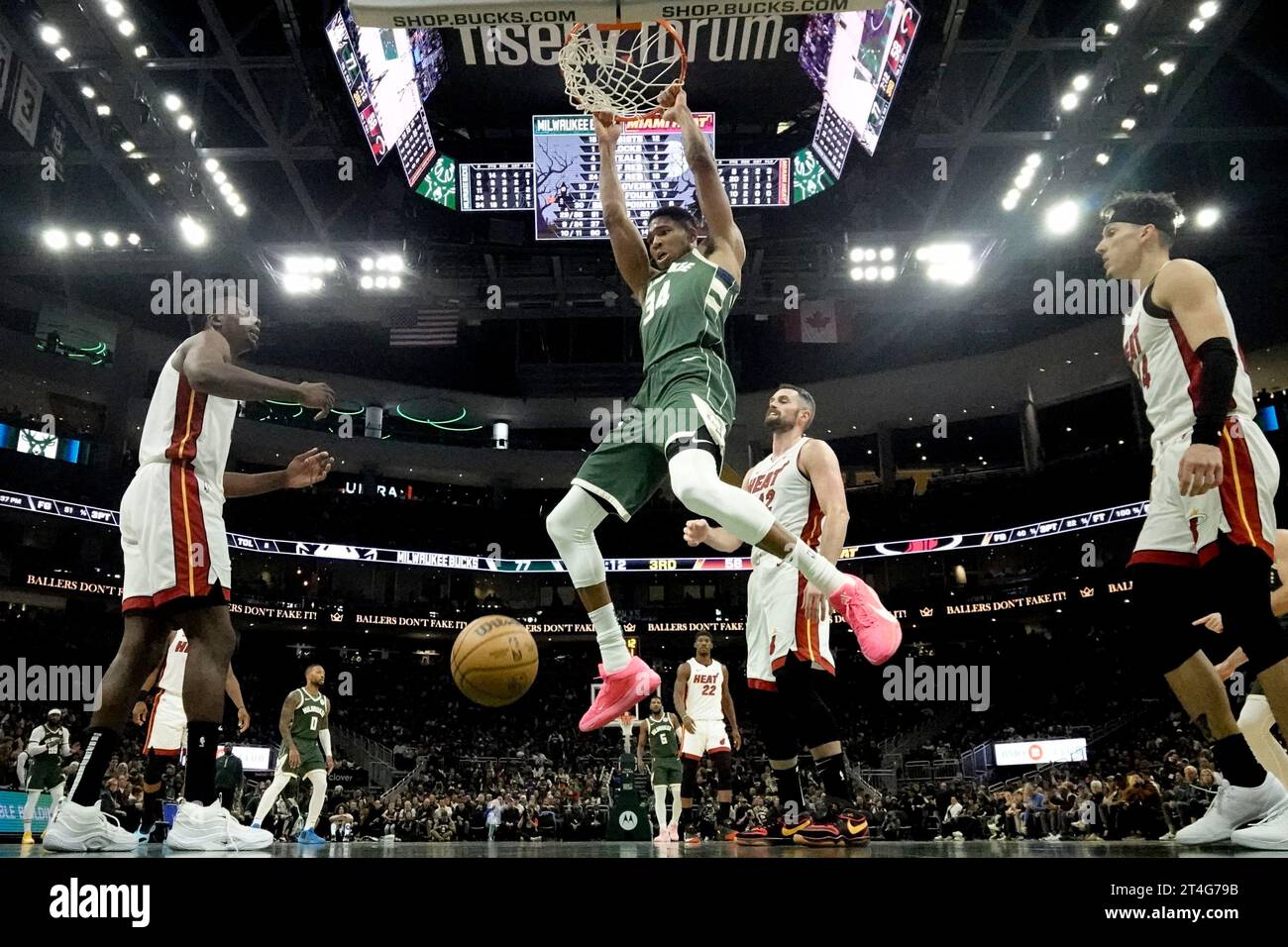 Milwaukee Bucks' Giannis Antetokounmpo dunks during the second half of ...