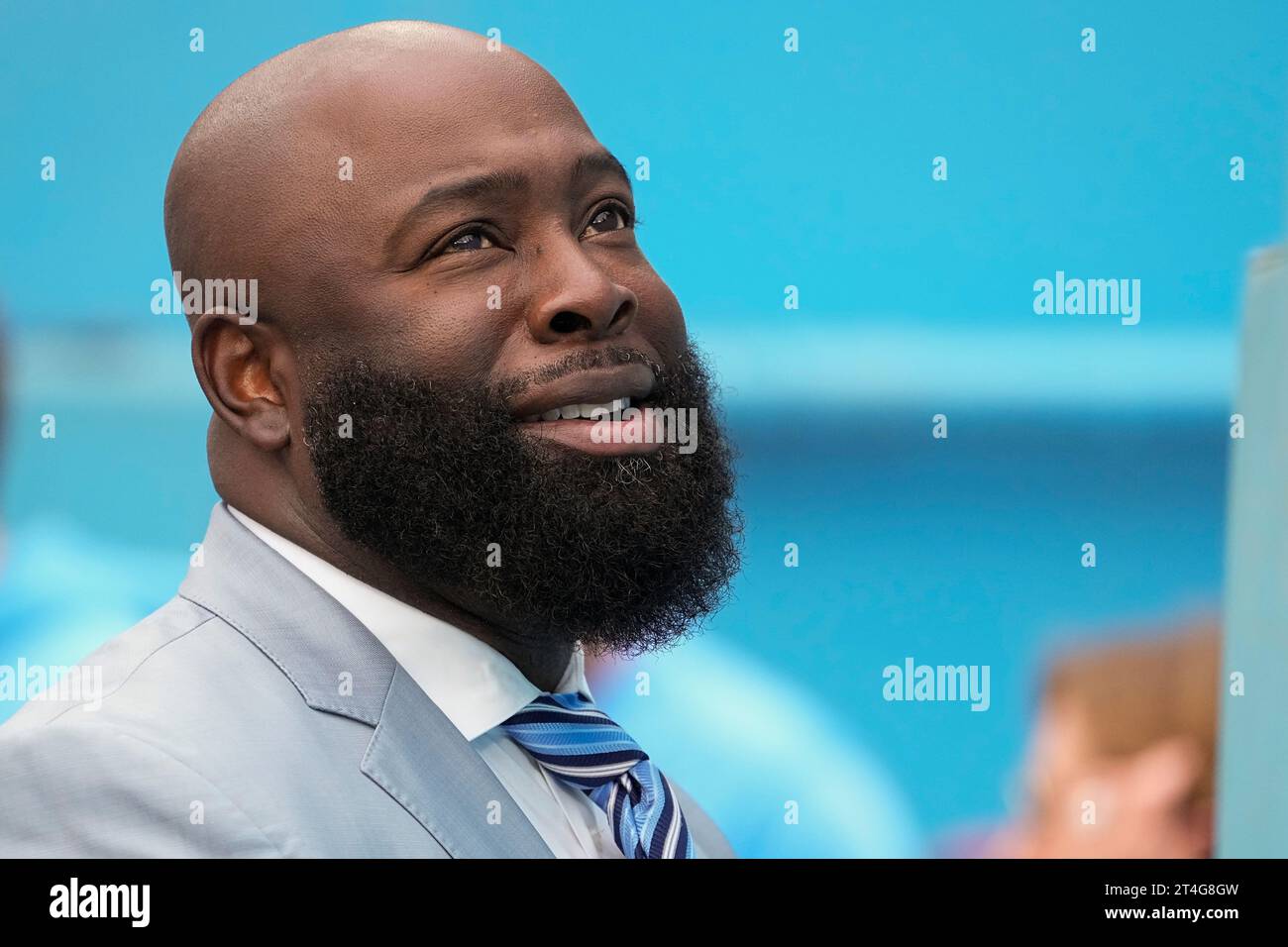 Tennessee Titans general manager Ran Carthon visits the field before an ...