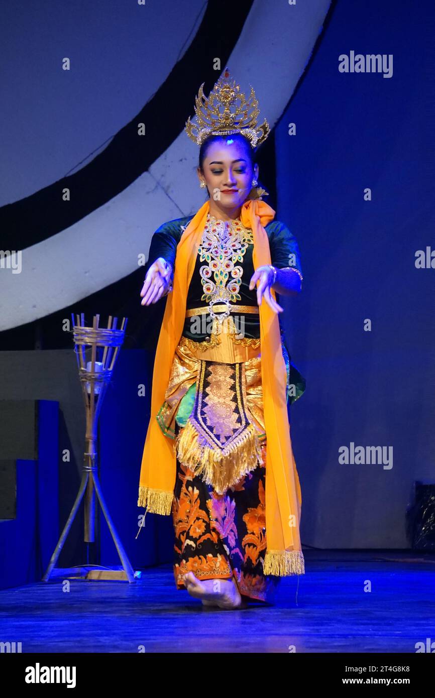 Tayub sukowati hi-res stock photography and images - Alamy