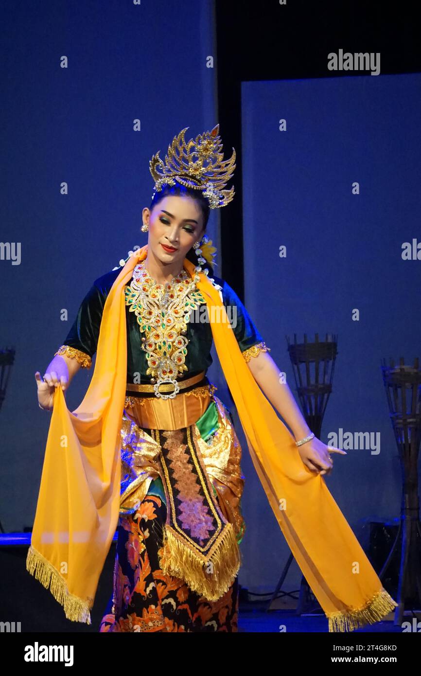 Tayub sukowati hi-res stock photography and images - Alamy