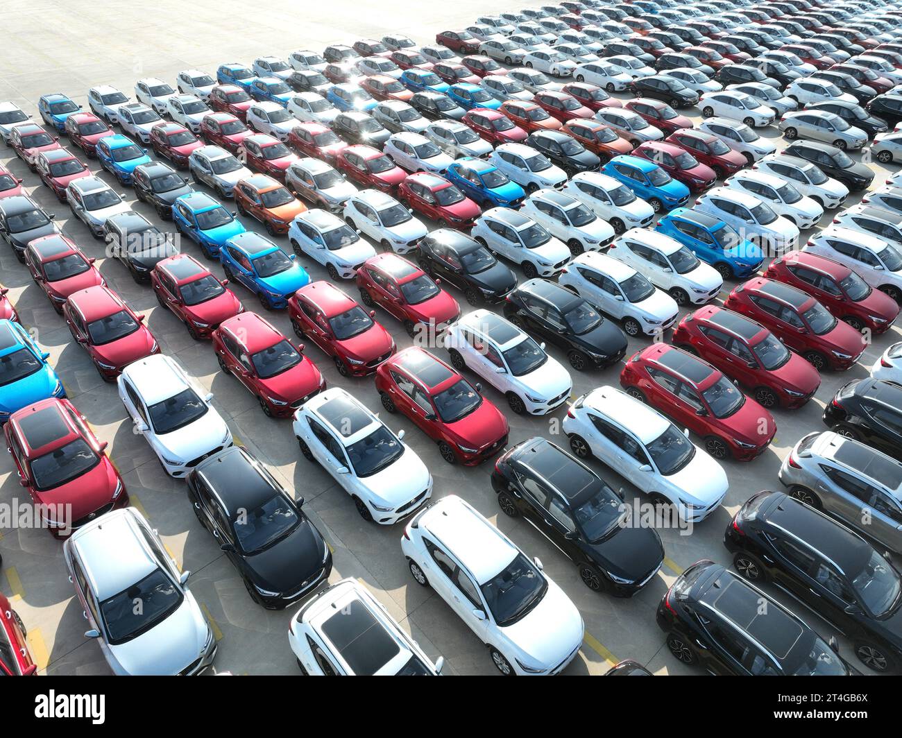 LIANYUNGANG, CHINA - OCTOBER 31, 2023 - A large number of cars are ...