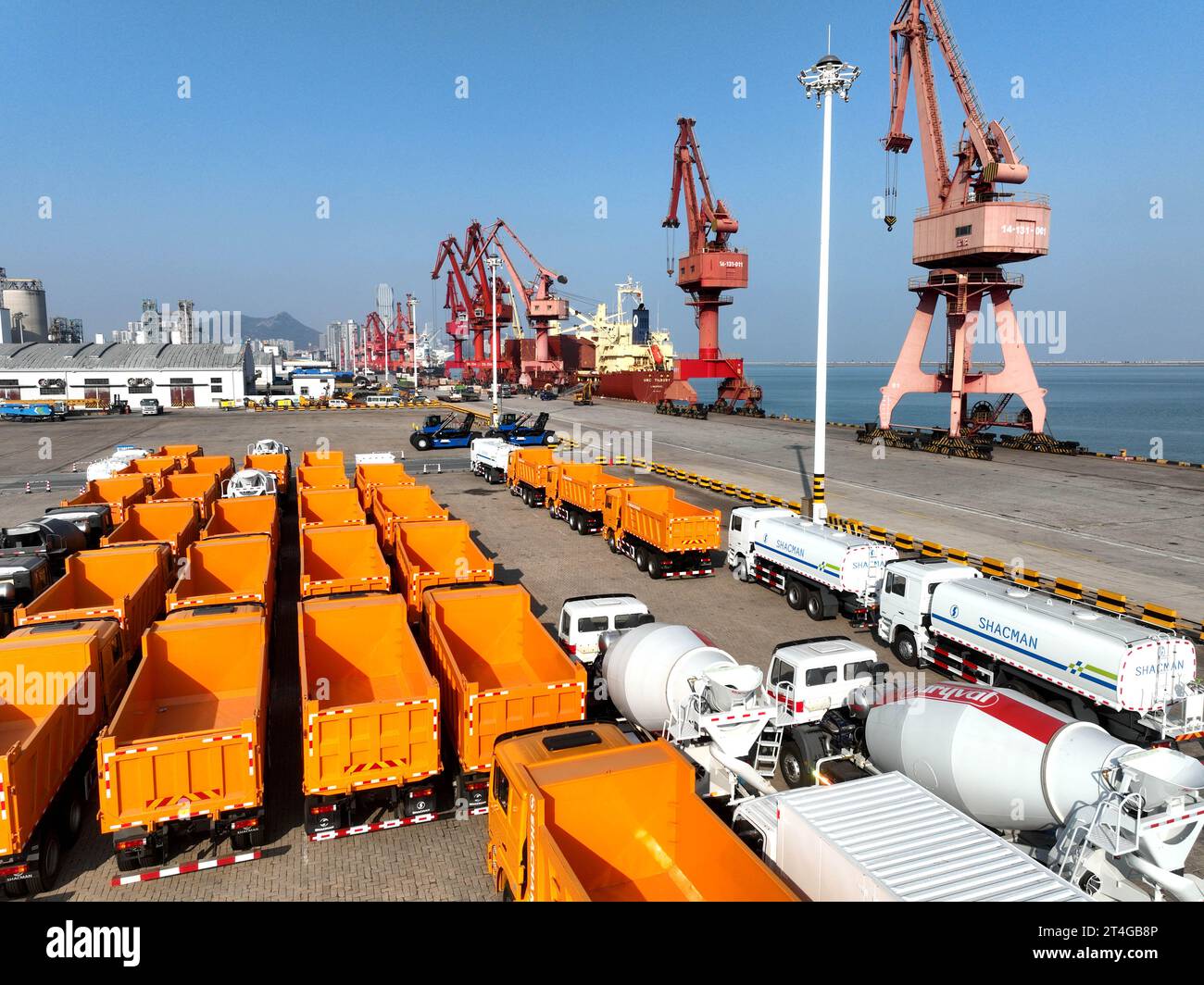 LIANYUNGANG, CHINA - OCTOBER 31, 2023 - A large number of vehicles are ...