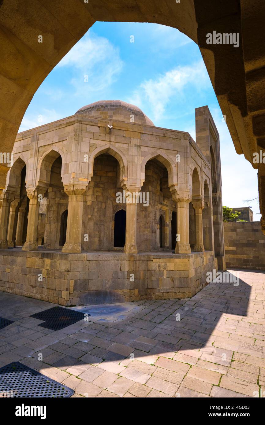 View of the delicate, octagonal rotunda, the Divan-Khana. At the Palace ...