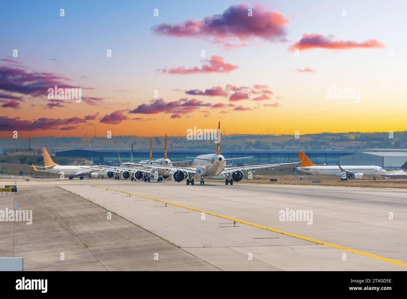 Taxiing incident hi-res stock photography and images - Alamy