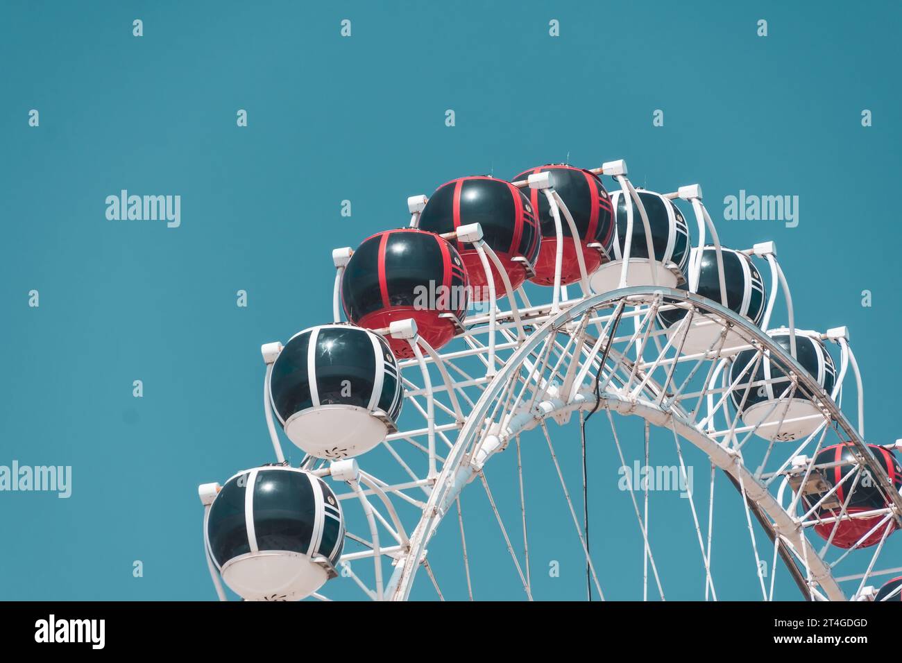 Funfair booths hi-res stock photography and images - Alamy