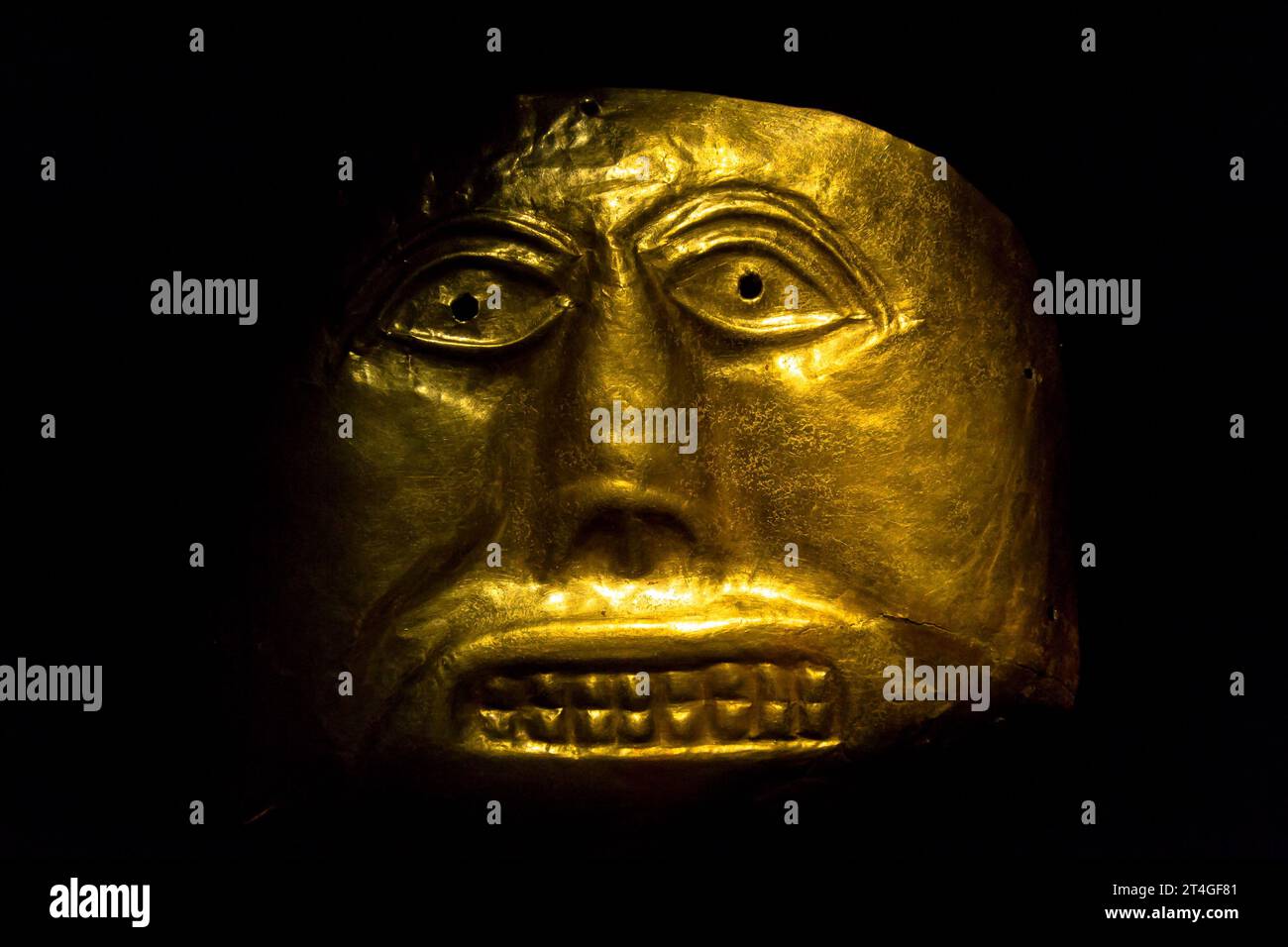 Pre-Columbian gold artifacts showcased at Bogota's Gold Museum ...