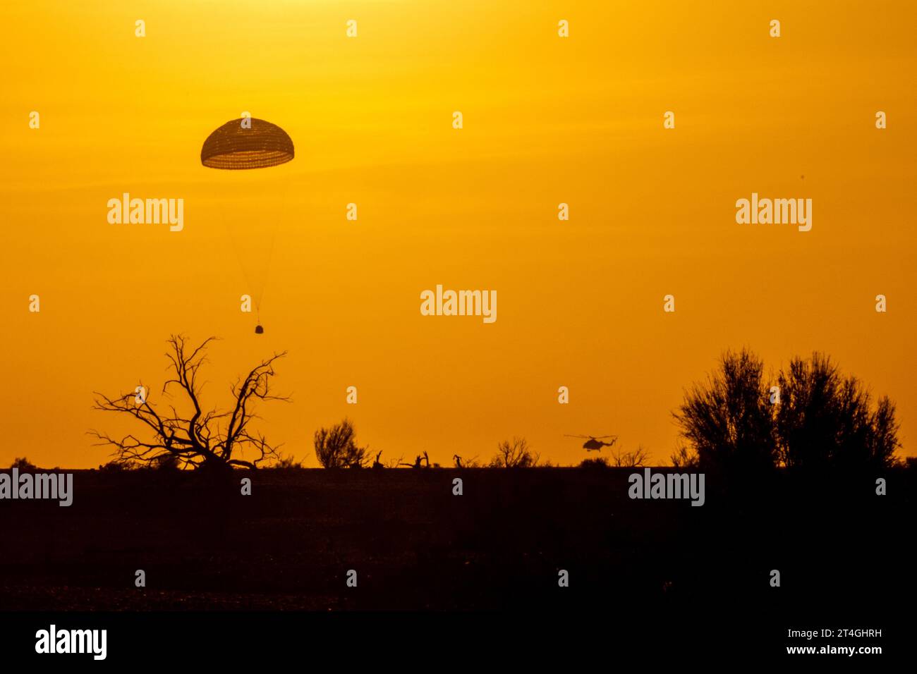 Dongfeng Landing Site. 31st Oct, 2023. The return capsule of the Shenzhou-16 manned spaceship is ...