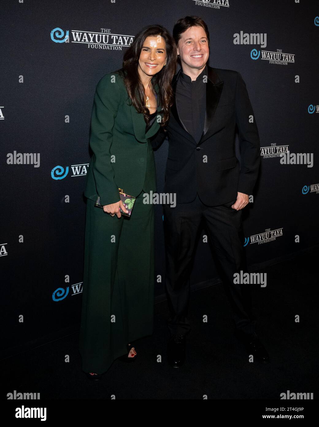 Patricia Velásquez and Joshua Bell arrive on the red carpet for the ...