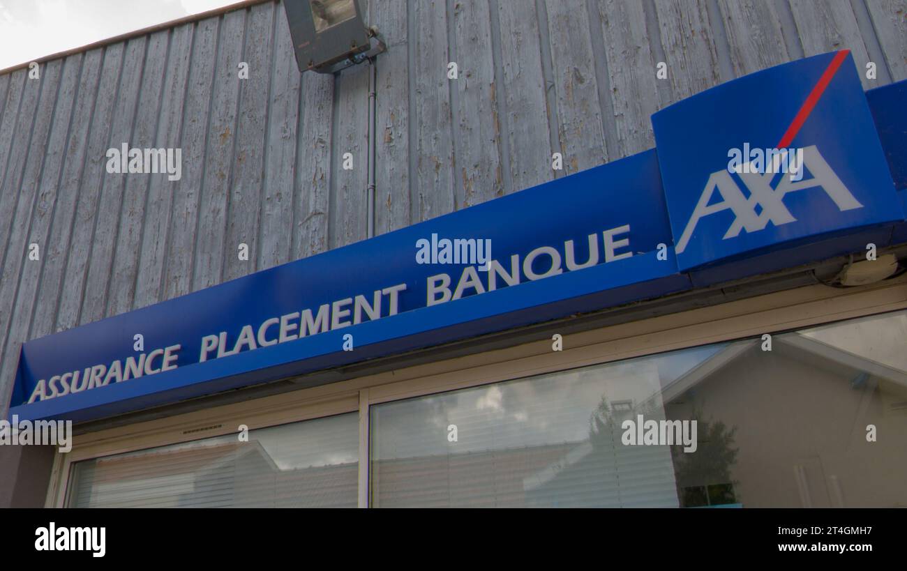Bordeaux , France - 10 31 2023 : axa banque placement sign logo and ...