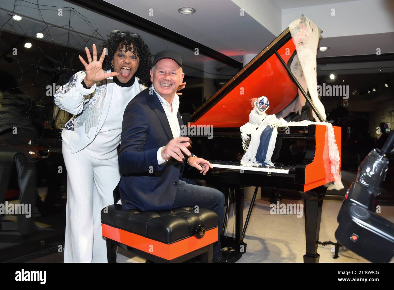 Joan Orleans Saengerin Charlie Glass Komponist Pianist Muenchen 30.10. ...