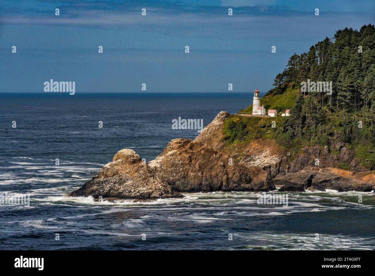 Heceta Head Lighthouse on cliff over Pacific coast, deposits of guano ...