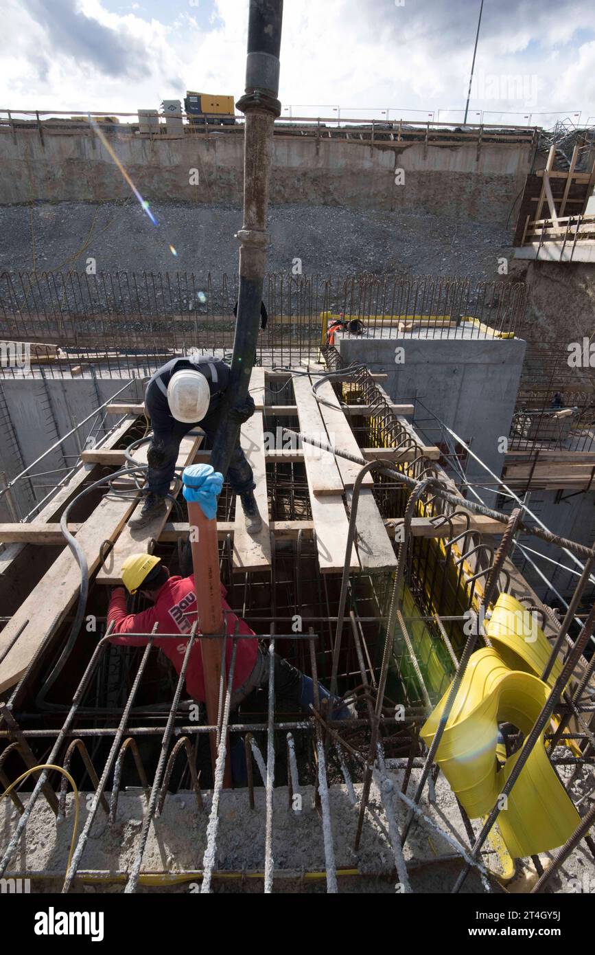 Construction Worker At A Building Site, Employee In Construction ...