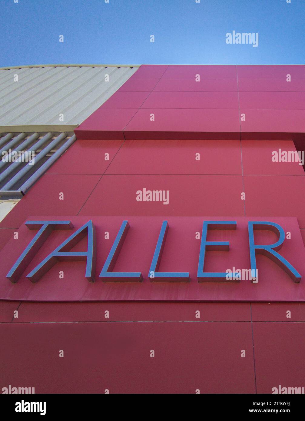 Outdoor auto repair hi-res stock photography and images - Alamy