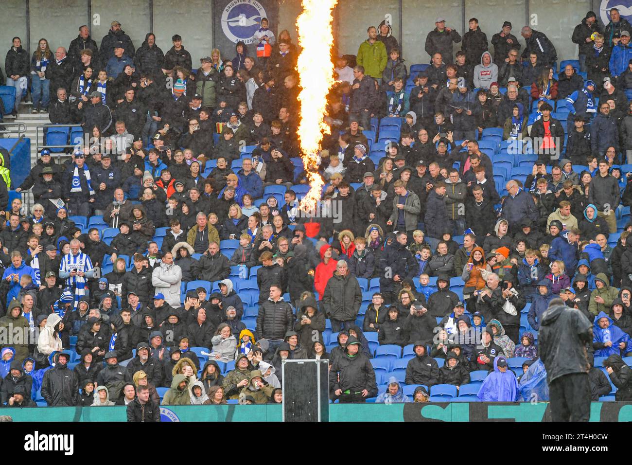 Pre match entertainment football hi-res stock photography and images ...